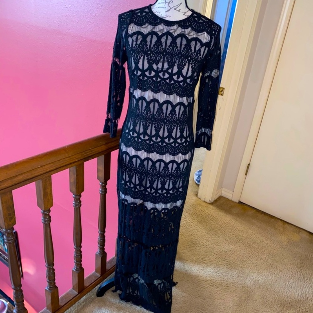 New Elliatt Black & Nude Formal Lace Overlay Dress - Gem